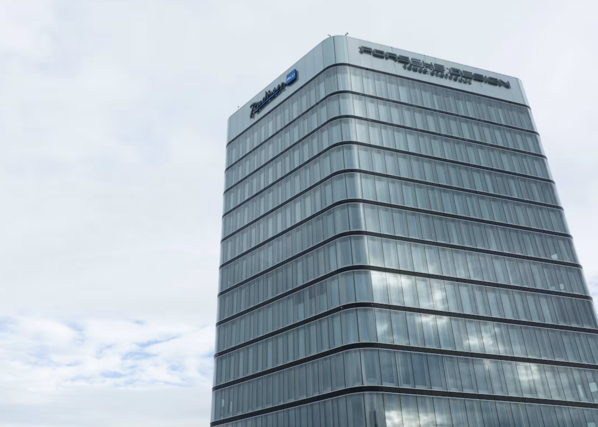 The Radisson Blu Hotel in the Porsche Design Tower Stuttgart – AMILCAR ...